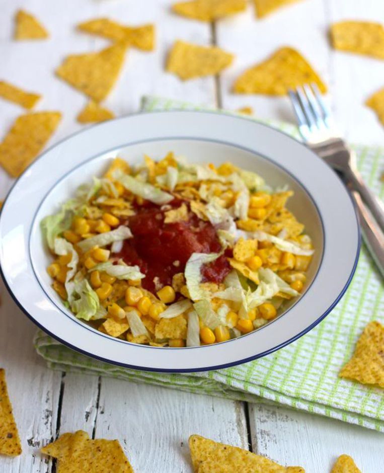 Taco salade met maïs, ijsbergsla en tortillachips - Flair - Voor jou ...