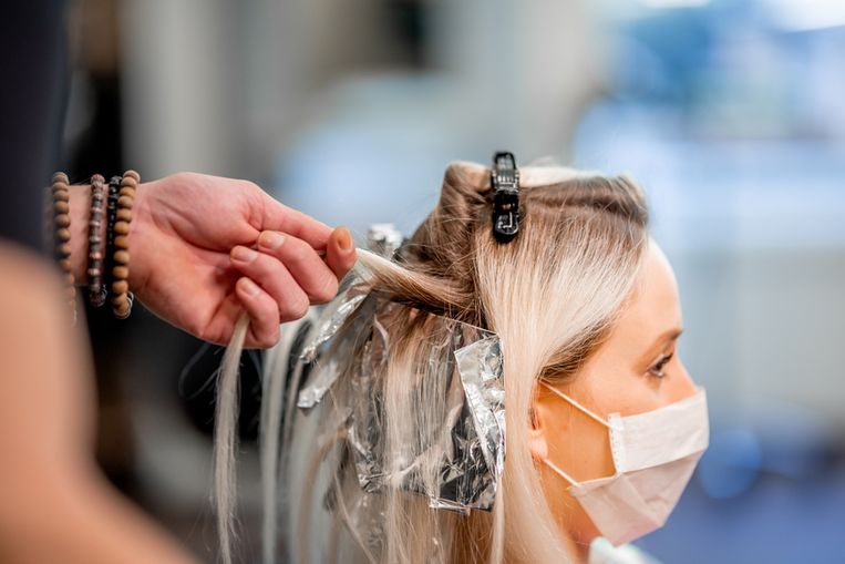 Snel naar de kapper: frosting is dé nieuwe haarkleurtrend